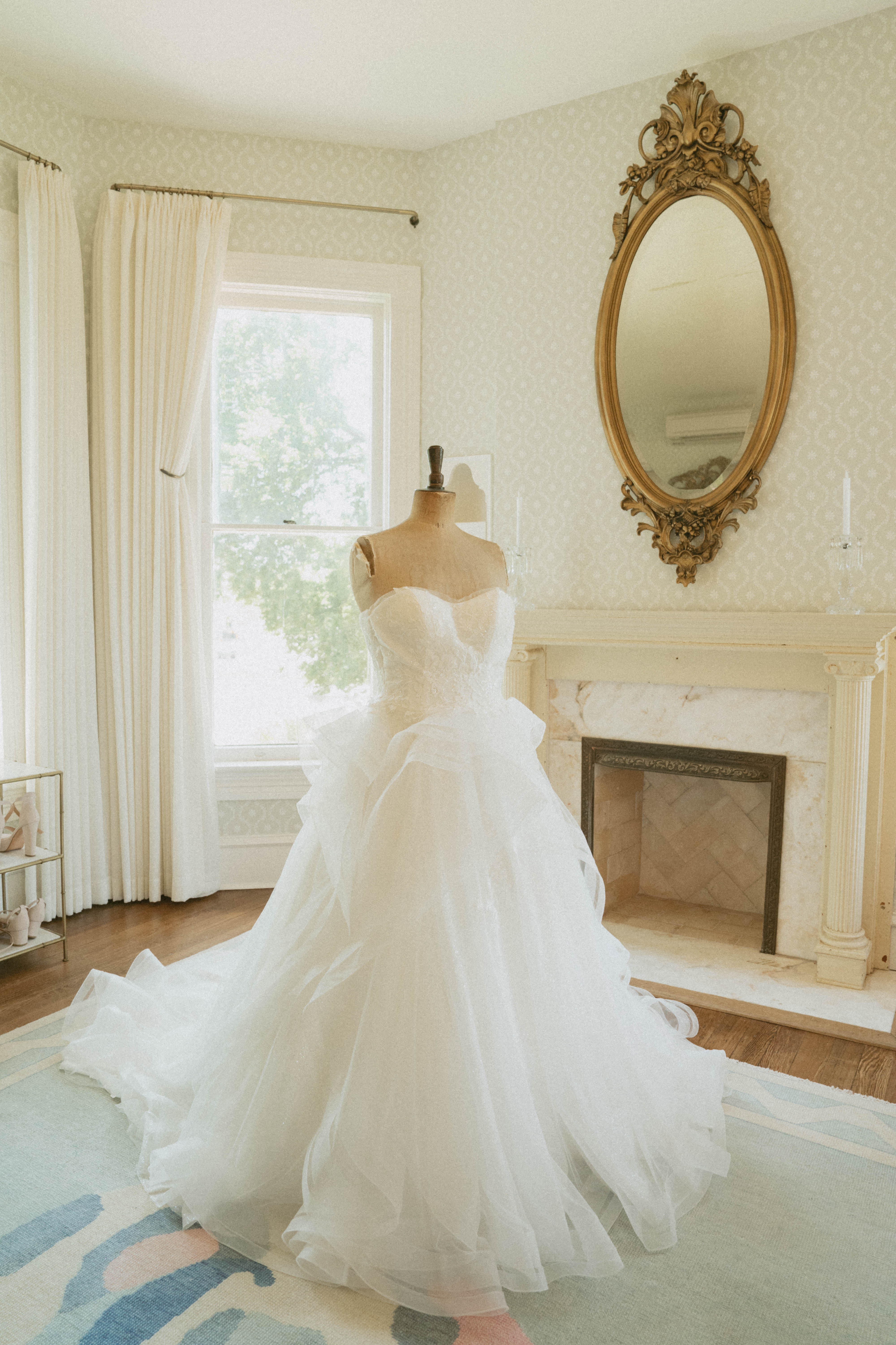 Round Rock Mansion Classic Nuptials - juliadavisco.com