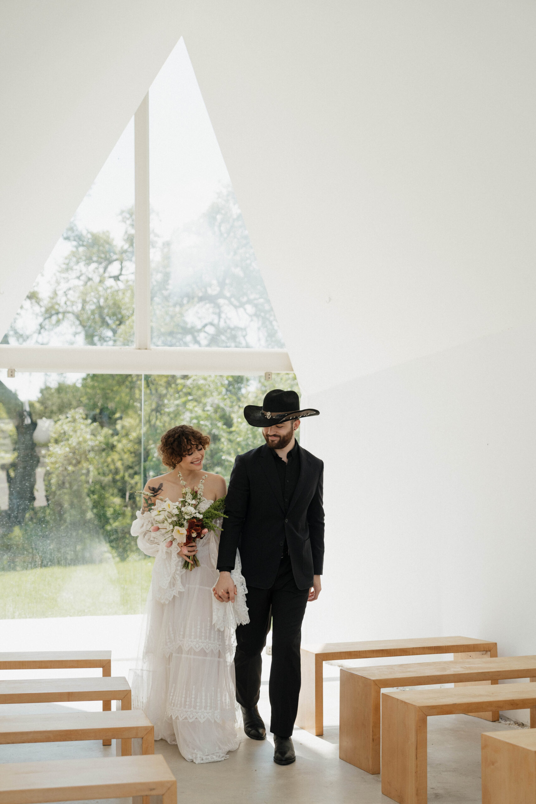 Love in Every Detail: The Enchanting World of Micro Weddings ...