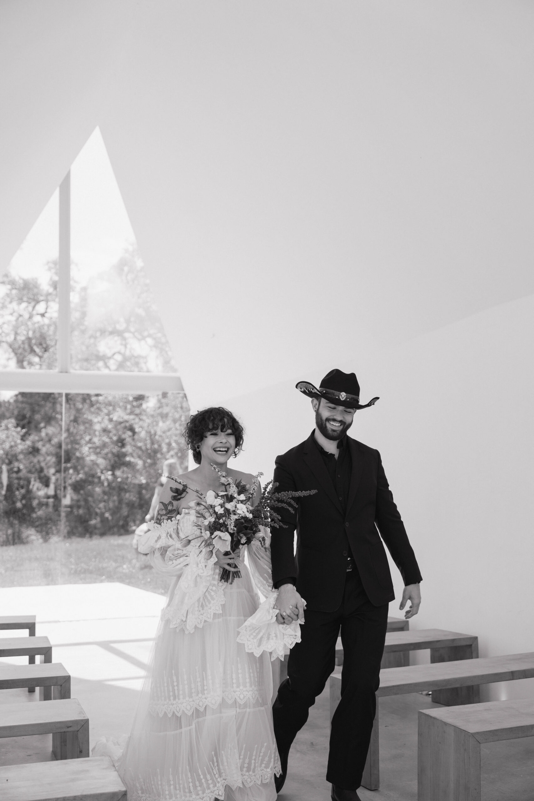 Love in Every Detail: The Enchanting World of Micro Weddings ...